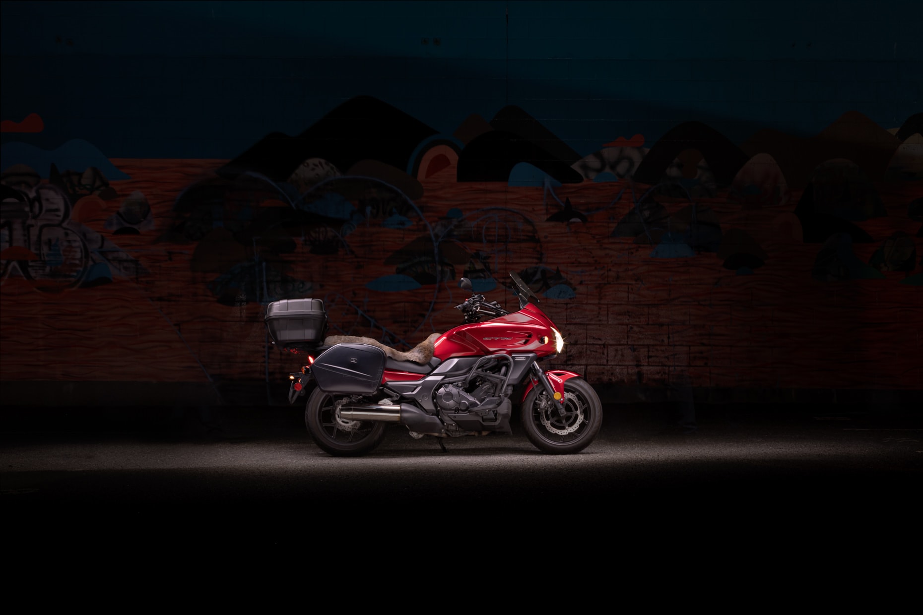 Laurie & Aon-adharcach | Super Isolator | Bike & Rider Project